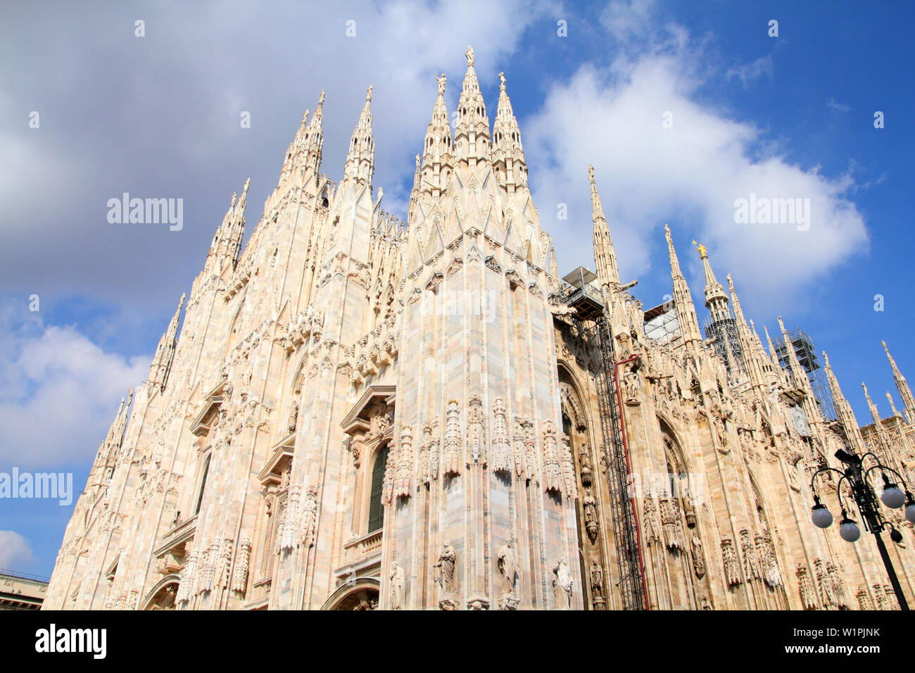 Famous milan church hi-res stock photography and images - Alamy