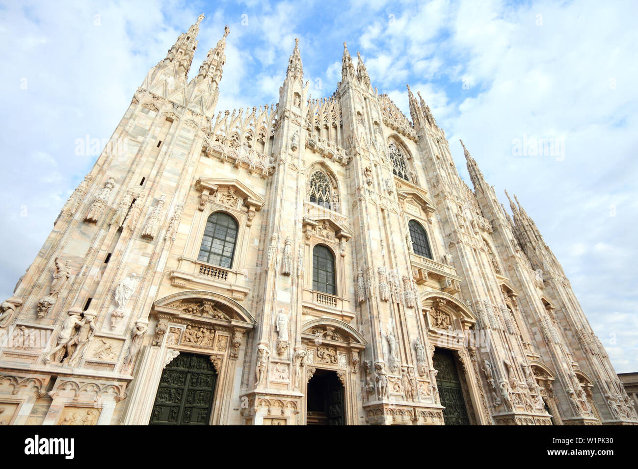 Famous milan church hi-res stock photography and images - Alamy