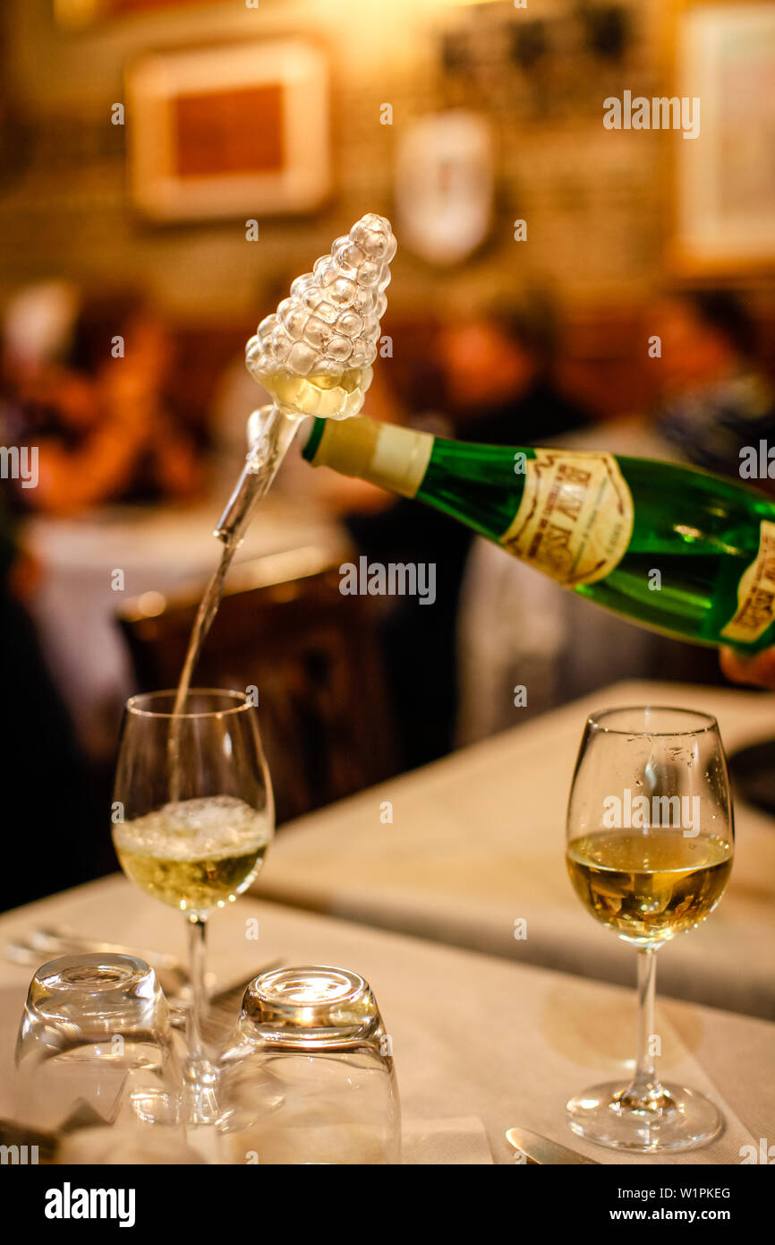 Pouring out wine hi-res stock photography and images - Alamy