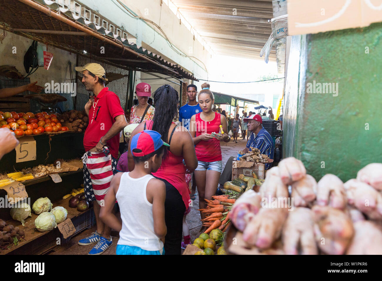 Caribbean family eating hi-res stock photography and images - Alamy