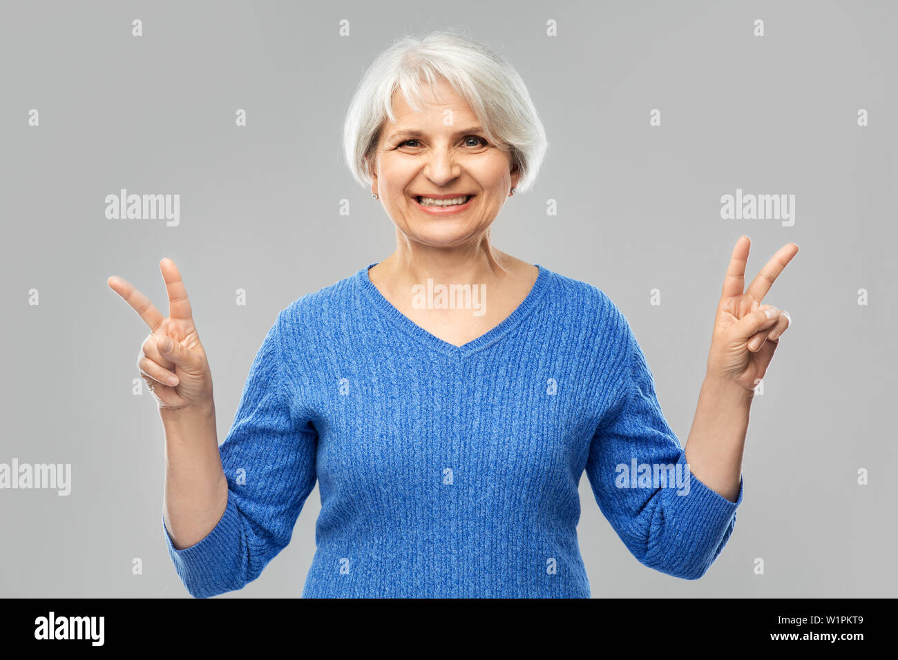 Senior woman peace sign hi-res stock photography and images - Alamy