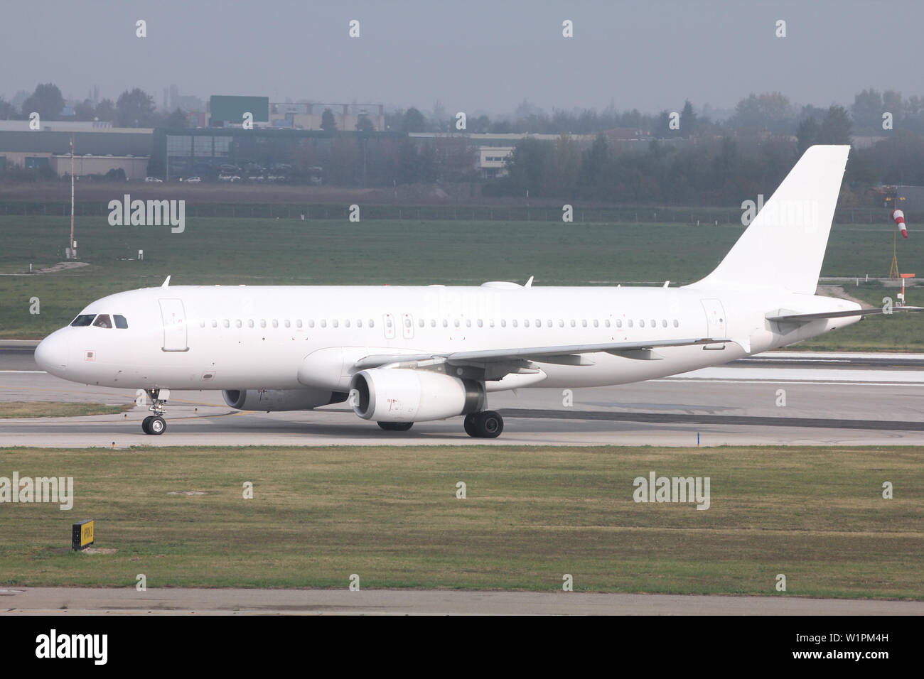Generic white jet airliner passenger hi-res stock photography and ...