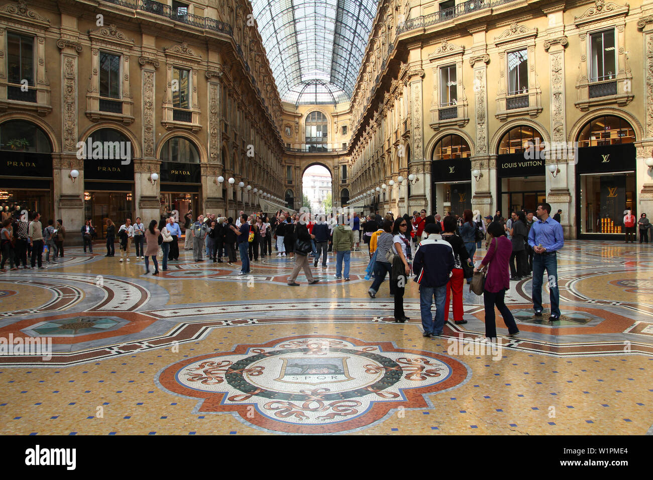 MILAN - OCTOBER 7: Vittorio Emmanuele II shopping gallery on October 7 ...