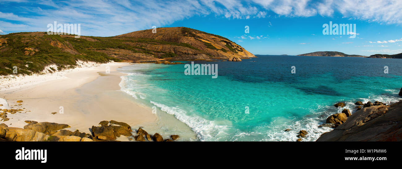 Little Hellfire Bay in Cape le Grand National Park in Western Australia ...