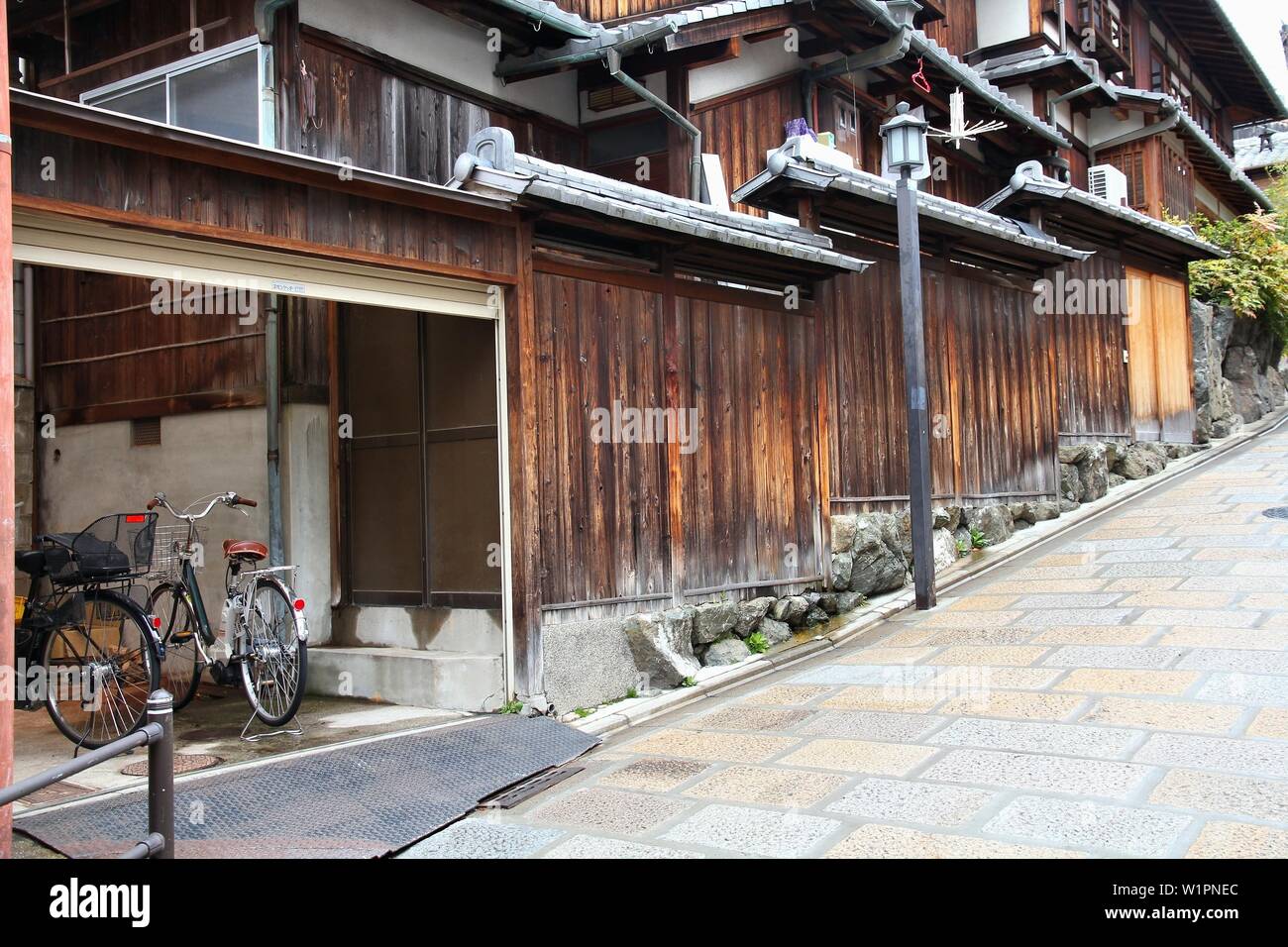 Japan wooden architecture hi-res stock photography and images - Alamy