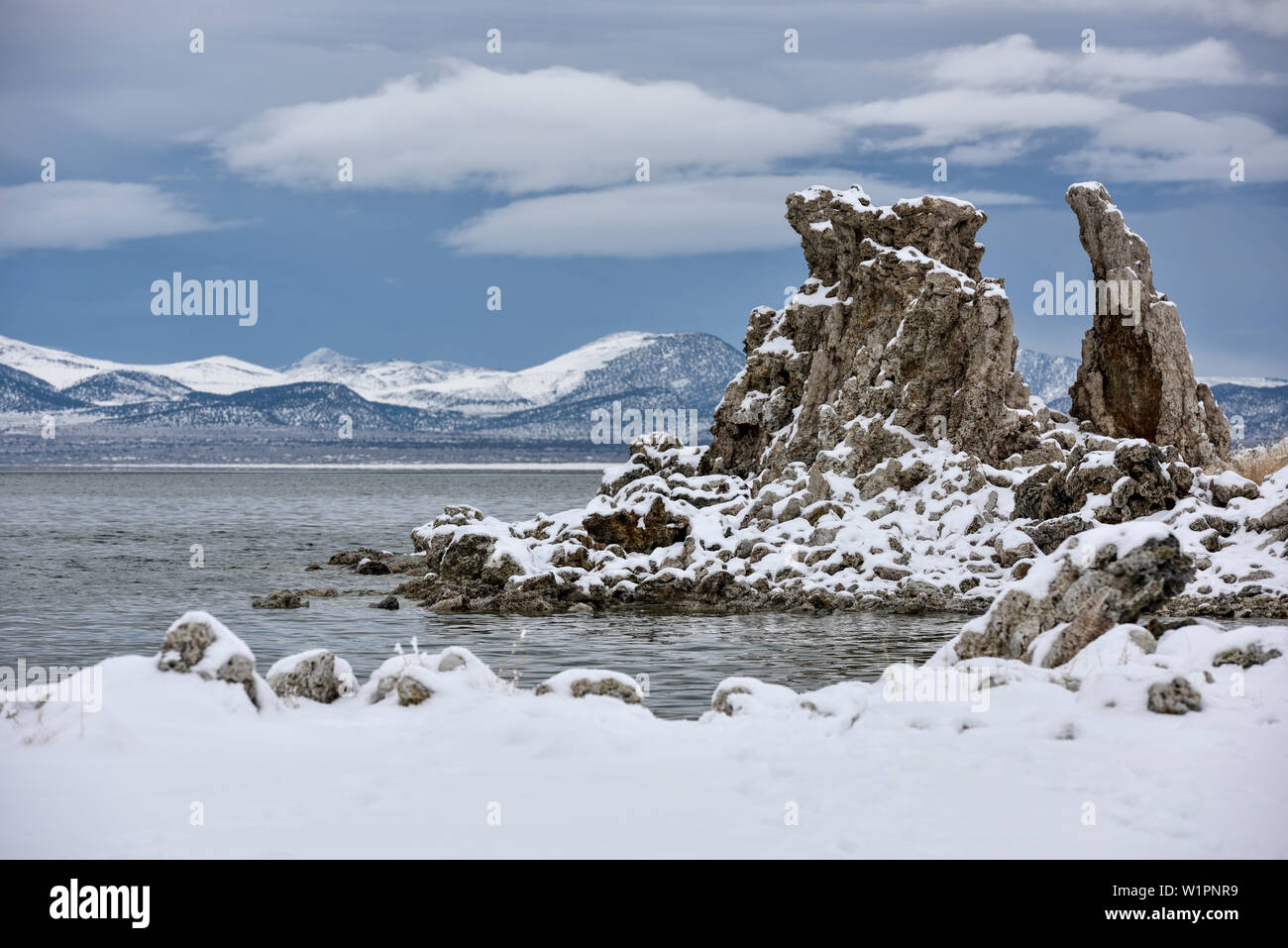 Mono lake tufa state natural reserve hi-res stock photography and ...