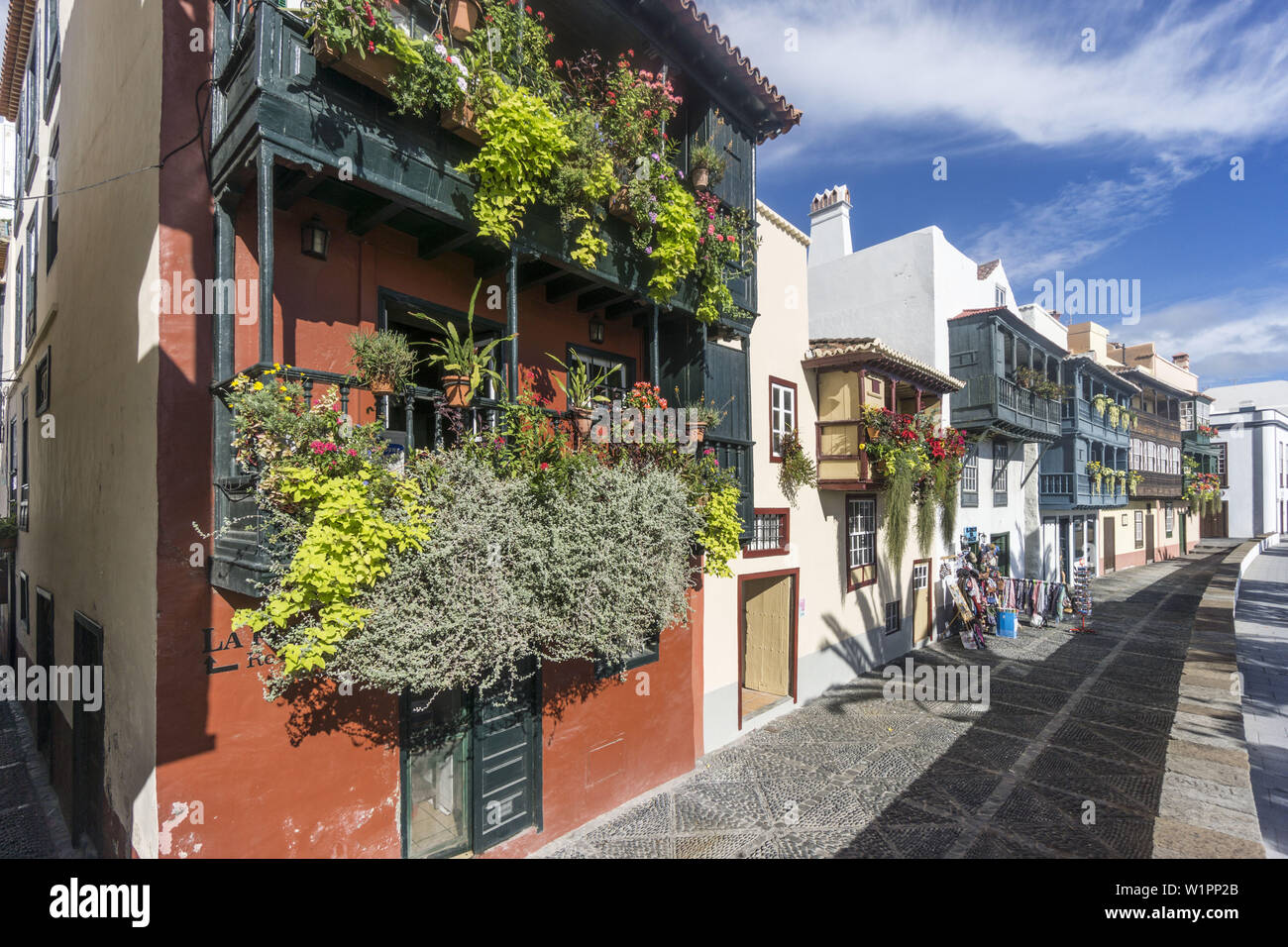 Row houses spain hi-res stock photography and images - Alamy
