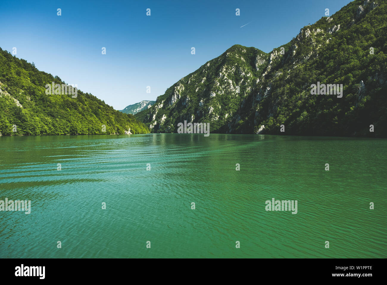 Clean mountain lake hi-res stock photography and images - Alamy