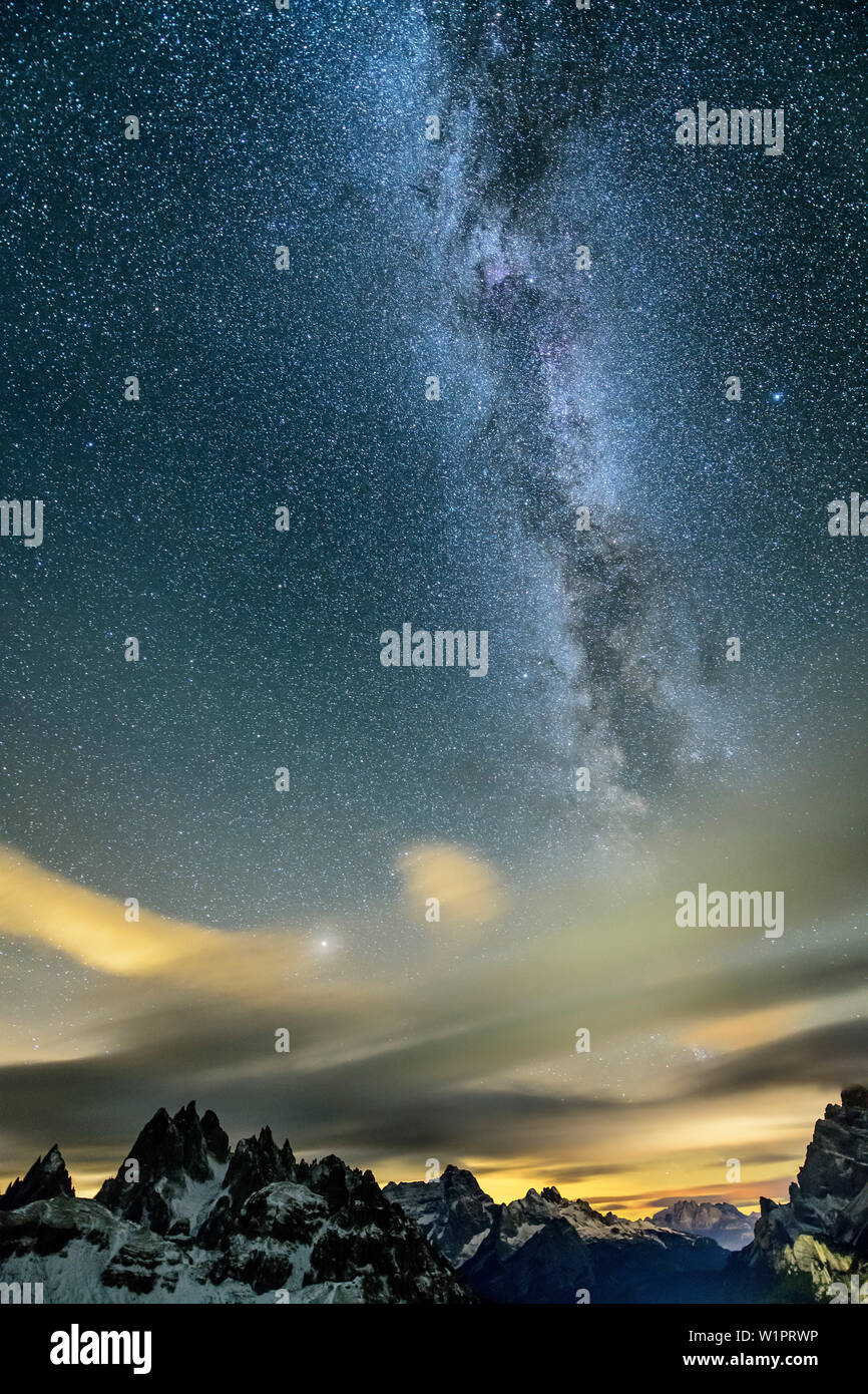 Milky way dolomites hi-res stock photography and images - Alamy