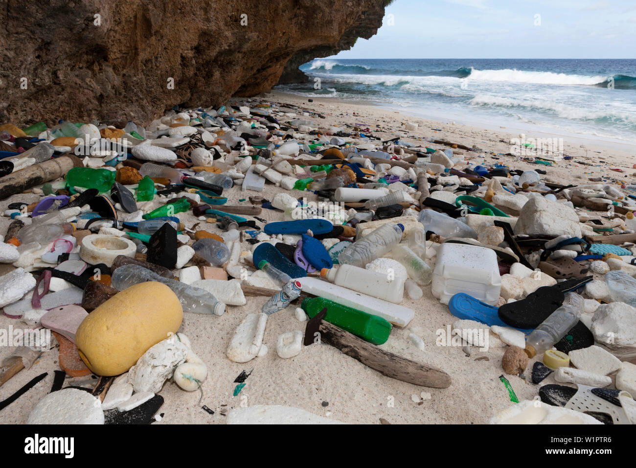 Garbage beach australia hi-res stock photography and images - Alamy