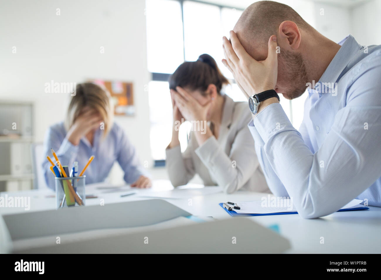 Crisis businesspeople hi-res stock photography and images - Alamy