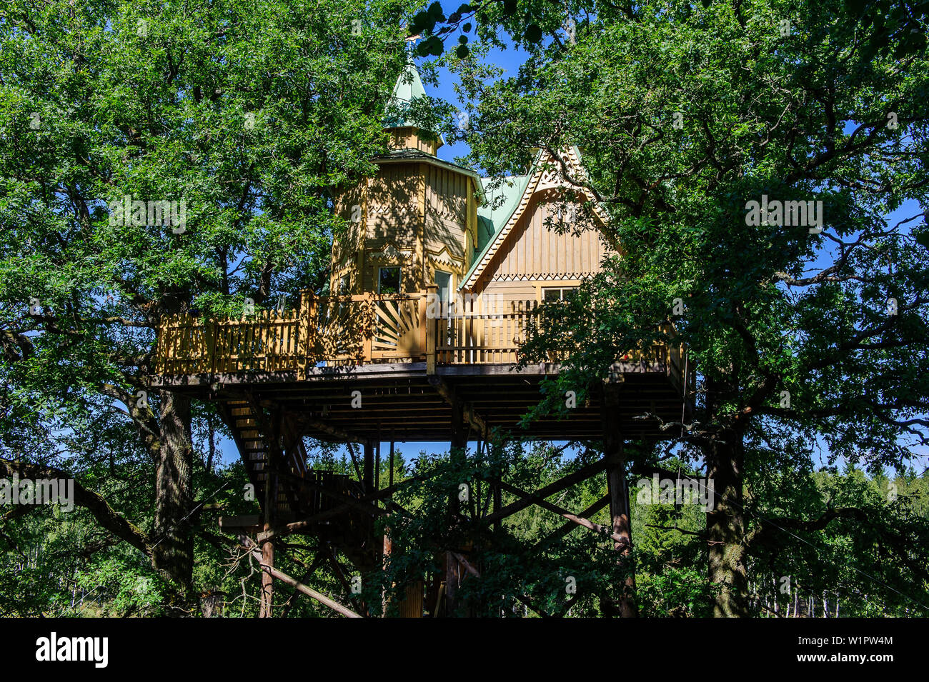 Treehouse hotel sweden hi-res stock photography and images - Alamy