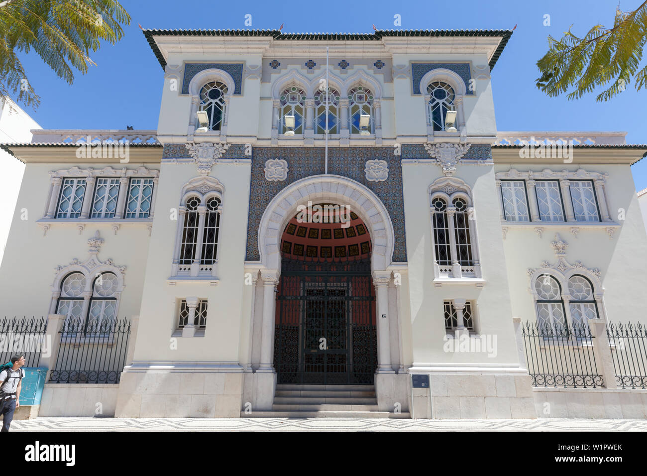 Famous entrance in Faro's city centre. Portugal Stock Photo - Alamy