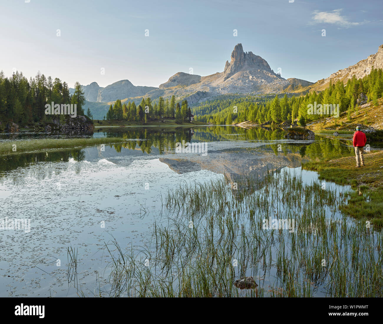 Lago di Croda da Lago Becco di Mezzodì Federa, Veneto, Italy Stock ...