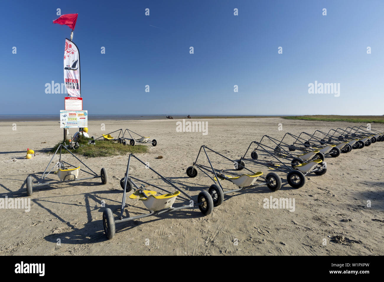 Beach wind-buggies, Cherrueix, Bretagne, France Stock Photo - Alamy