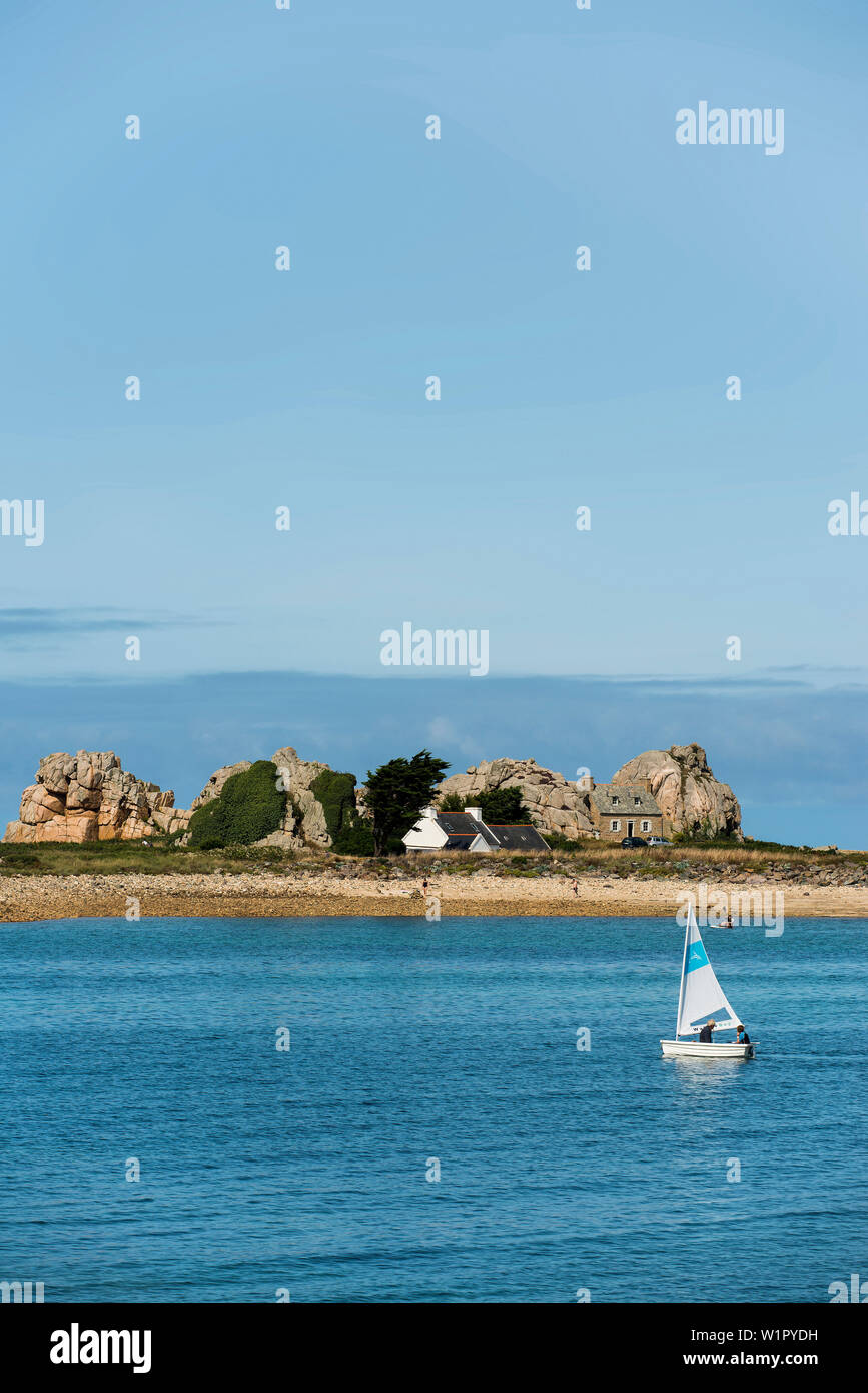 House between rocks, Castel Meur, La Gouffre, Plougrescant, Côte de ...