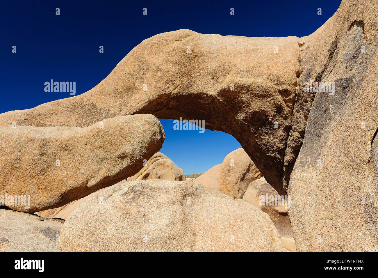 rock arch in Joshua-Tree National Parc, California, USA Stock Photo - Alamy