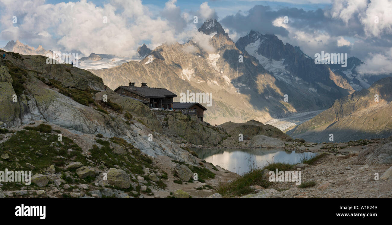 Lac Blanc, Refuge du Lac Blanc, Aiguille du Chardonnet, Haute-Savoie ...