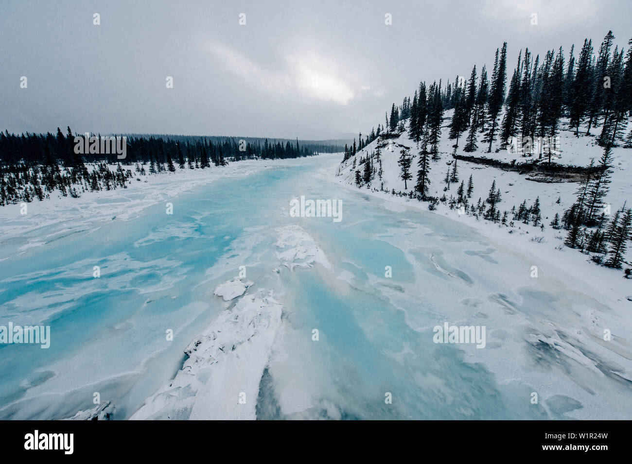 frozen river, Saskatchewan river crossing, Jasper National Park ...