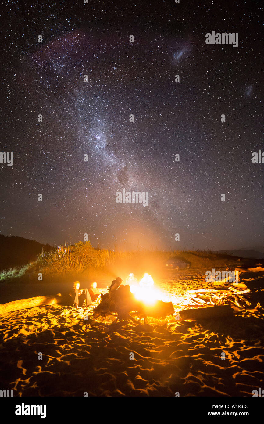 Campfire, Paparoa-Nationalpark, West Coast, South Island, Tasman Sea ...