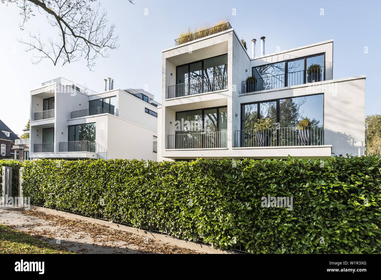 Modern houses hi-res stock photography and images - Alamy