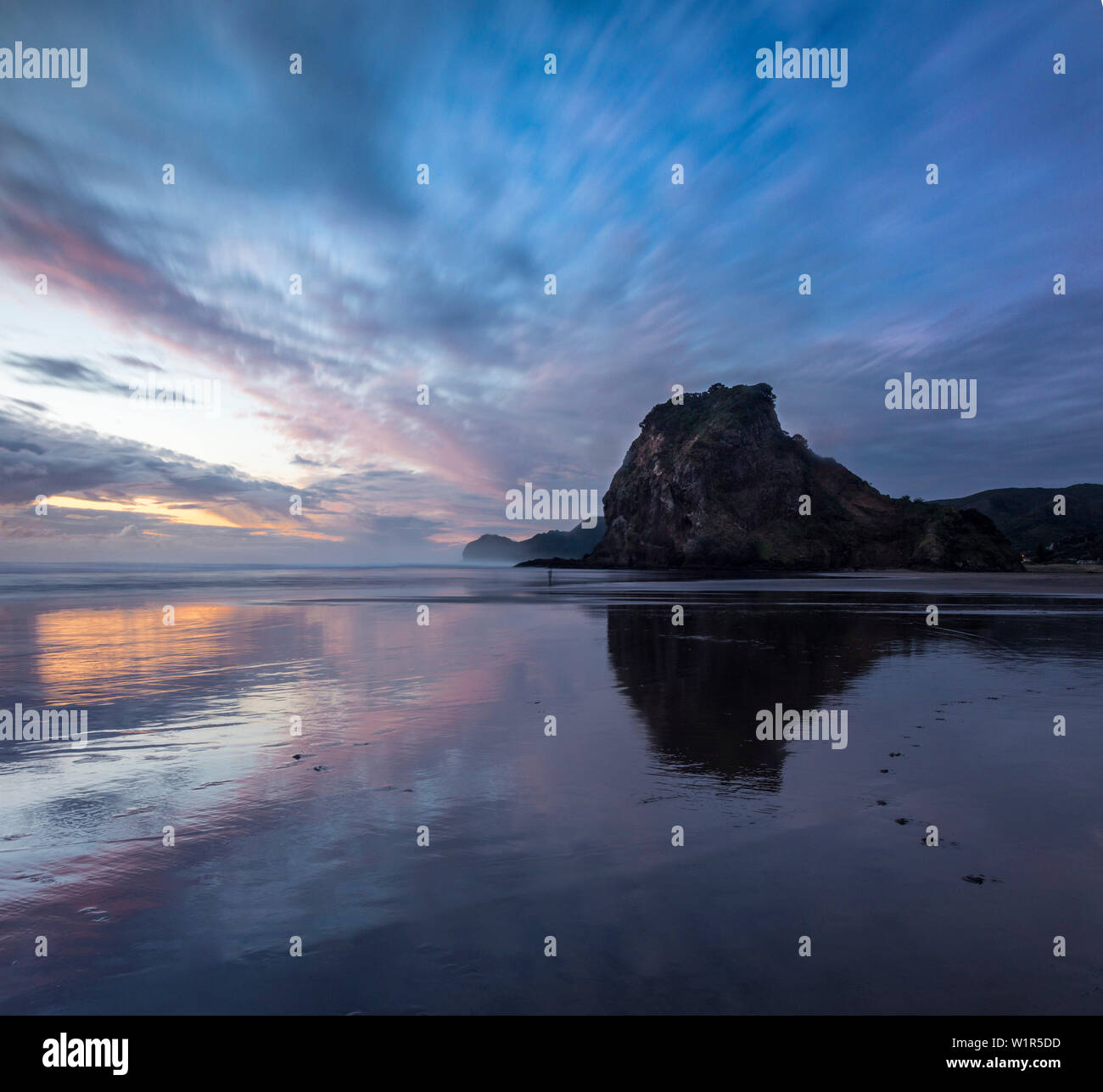 Piha beach with reflection, Waitakere Ranges Regional Park, Auckland ...