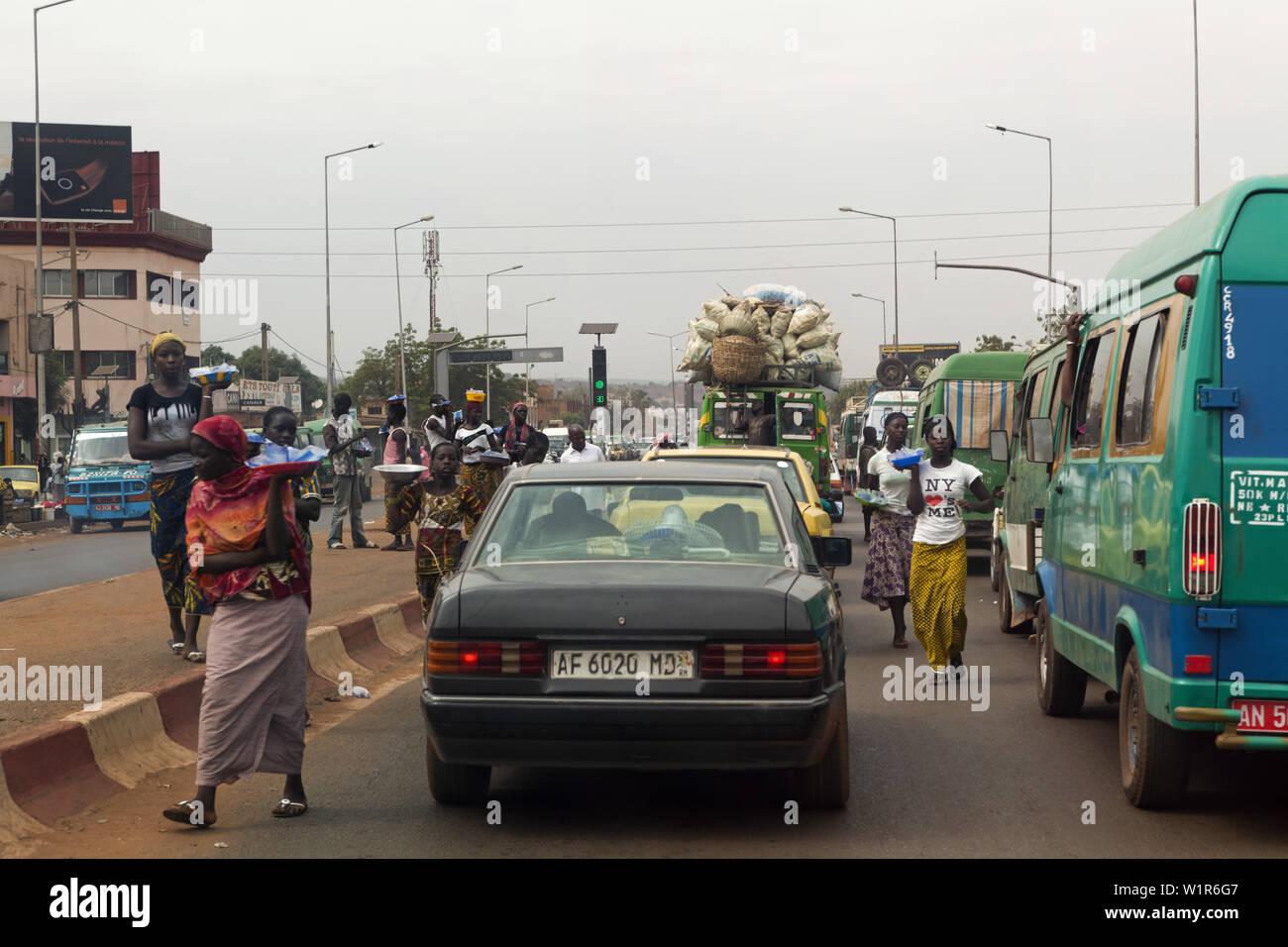 Traffic on Avenue De L’Unite Africaine Oua, Bamako, Mali, West Africa ...