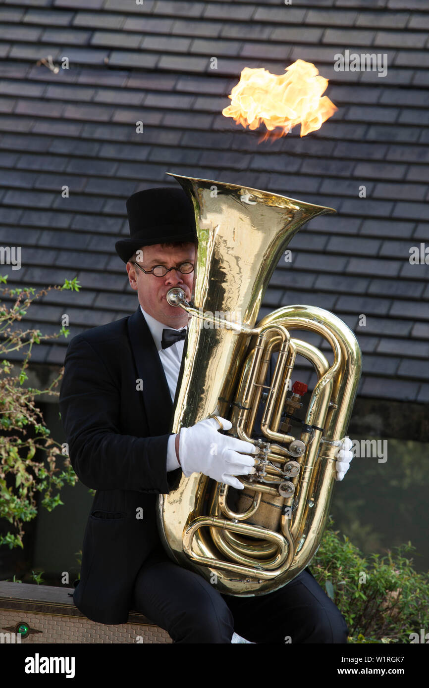 Tuba player hi-res stock photography and images - Alamy