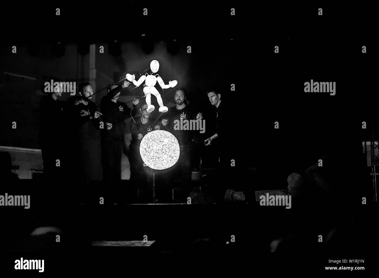 Large Scale Puppet Stock Photos & Large Scale Puppet Stock Images - Alamy