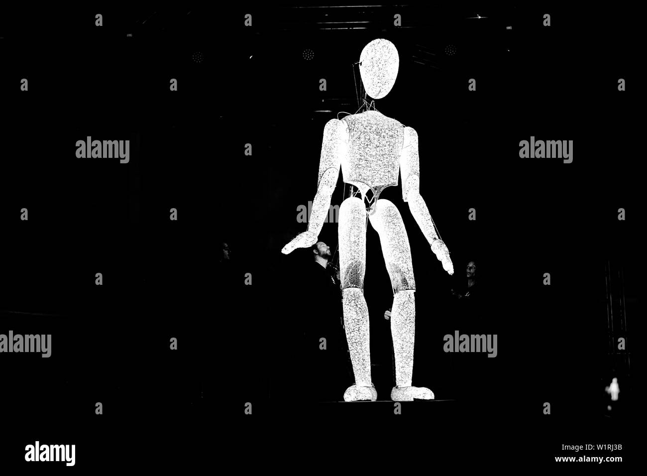 Large scale puppet hi-res stock photography and images - Alamy