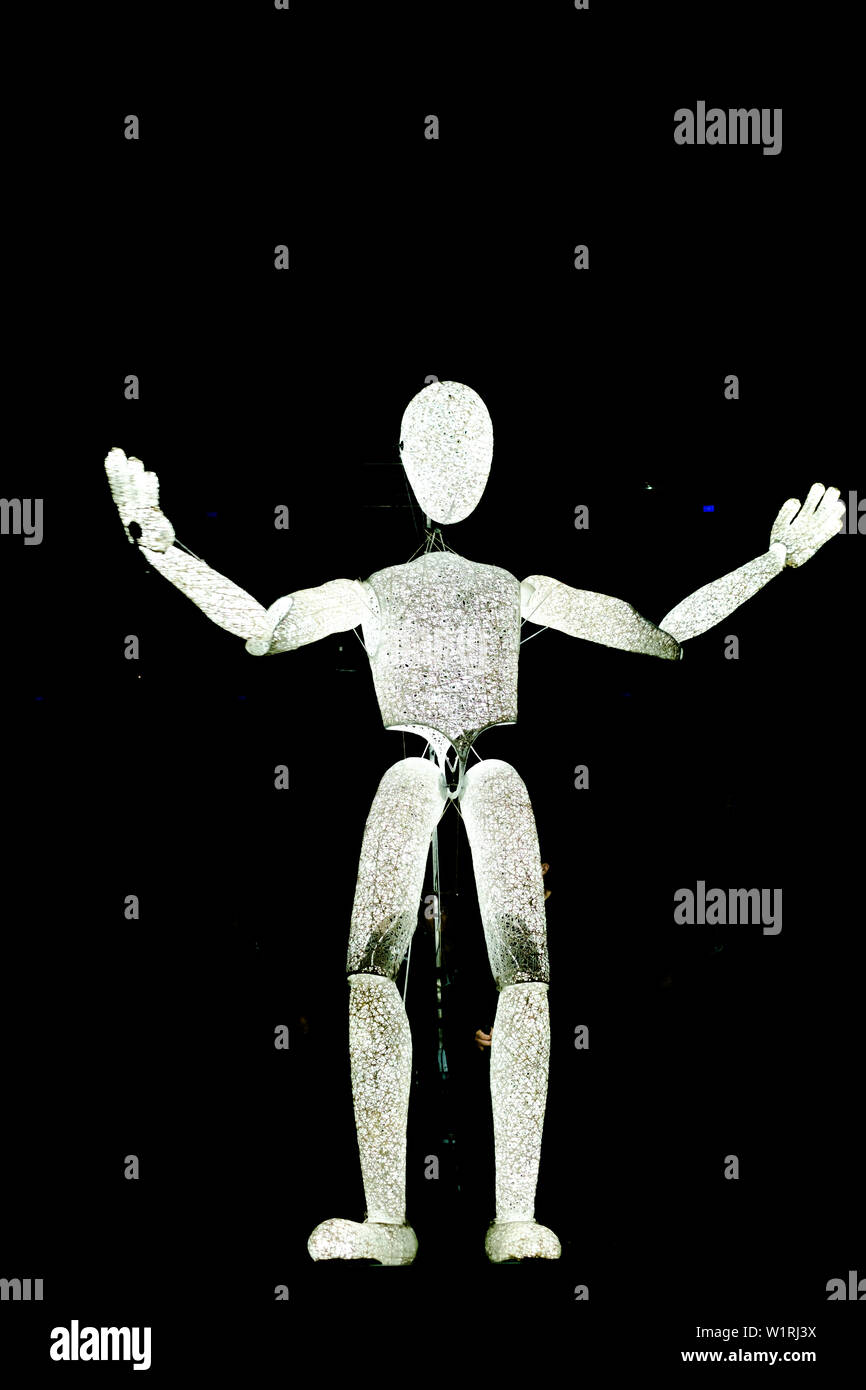 Large scale puppet hi-res stock photography and images - Alamy