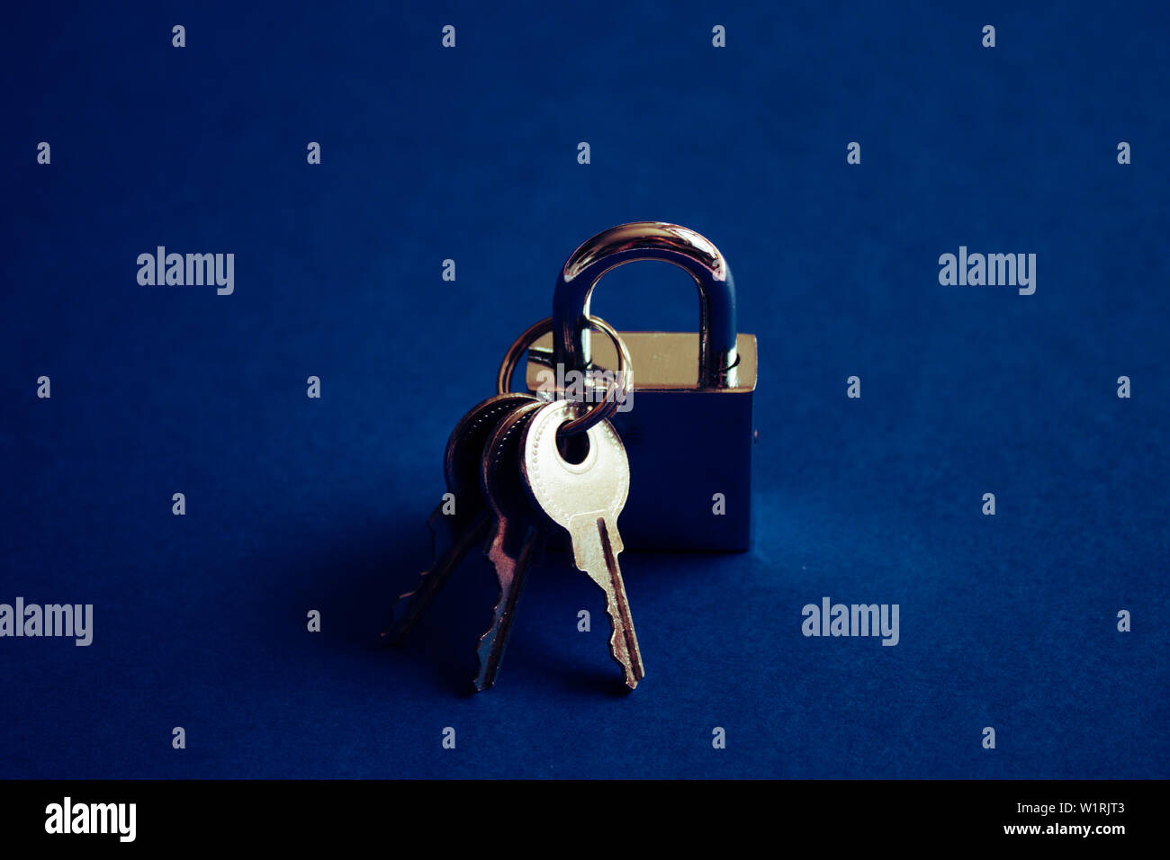 Check lock and keys Stock Photo - Alamy