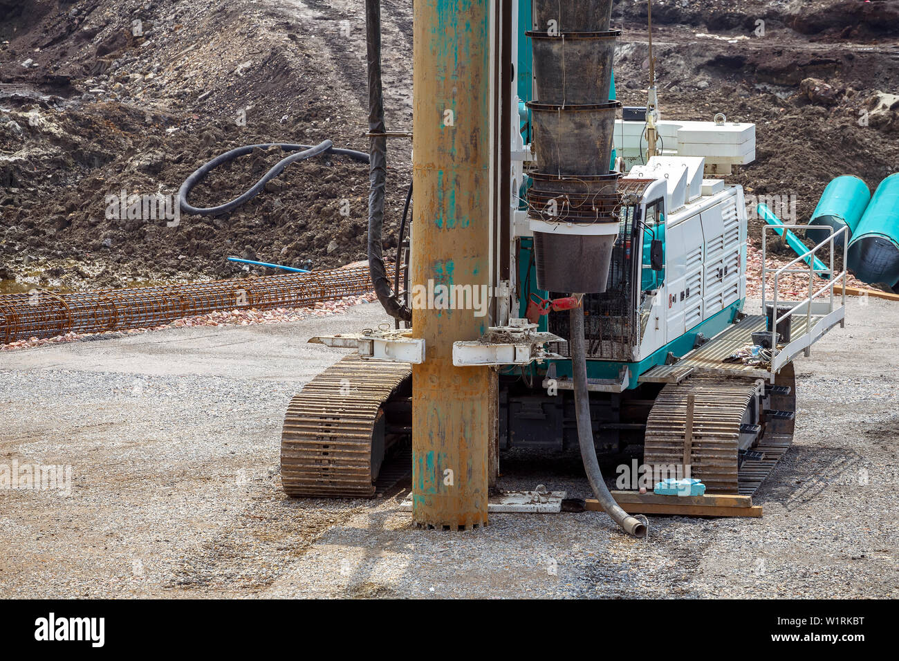 Piling rig hi-res stock photography and images - Alamy