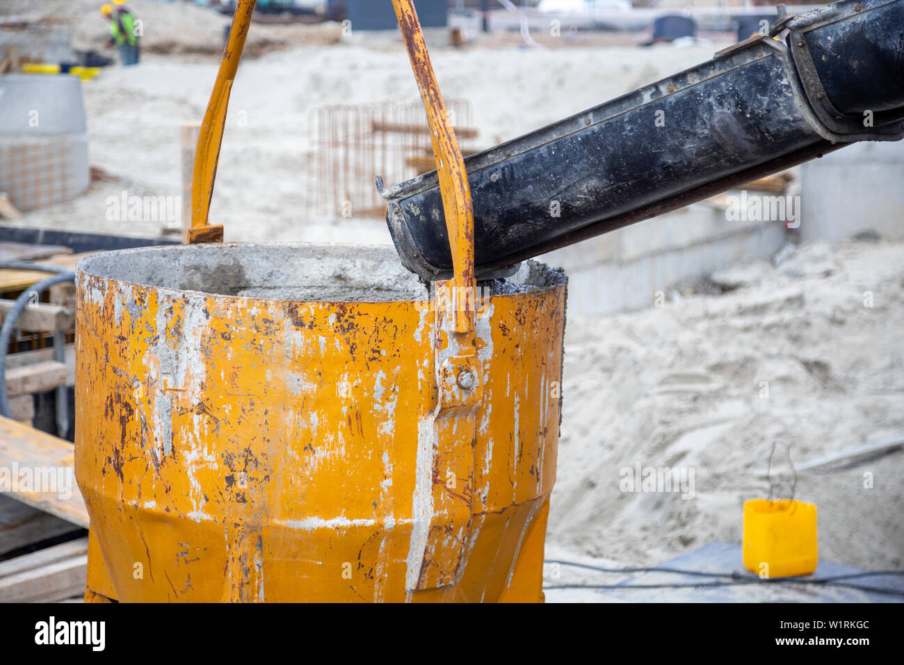 Concrete bucket pouring hi-res stock photography and images - Alamy