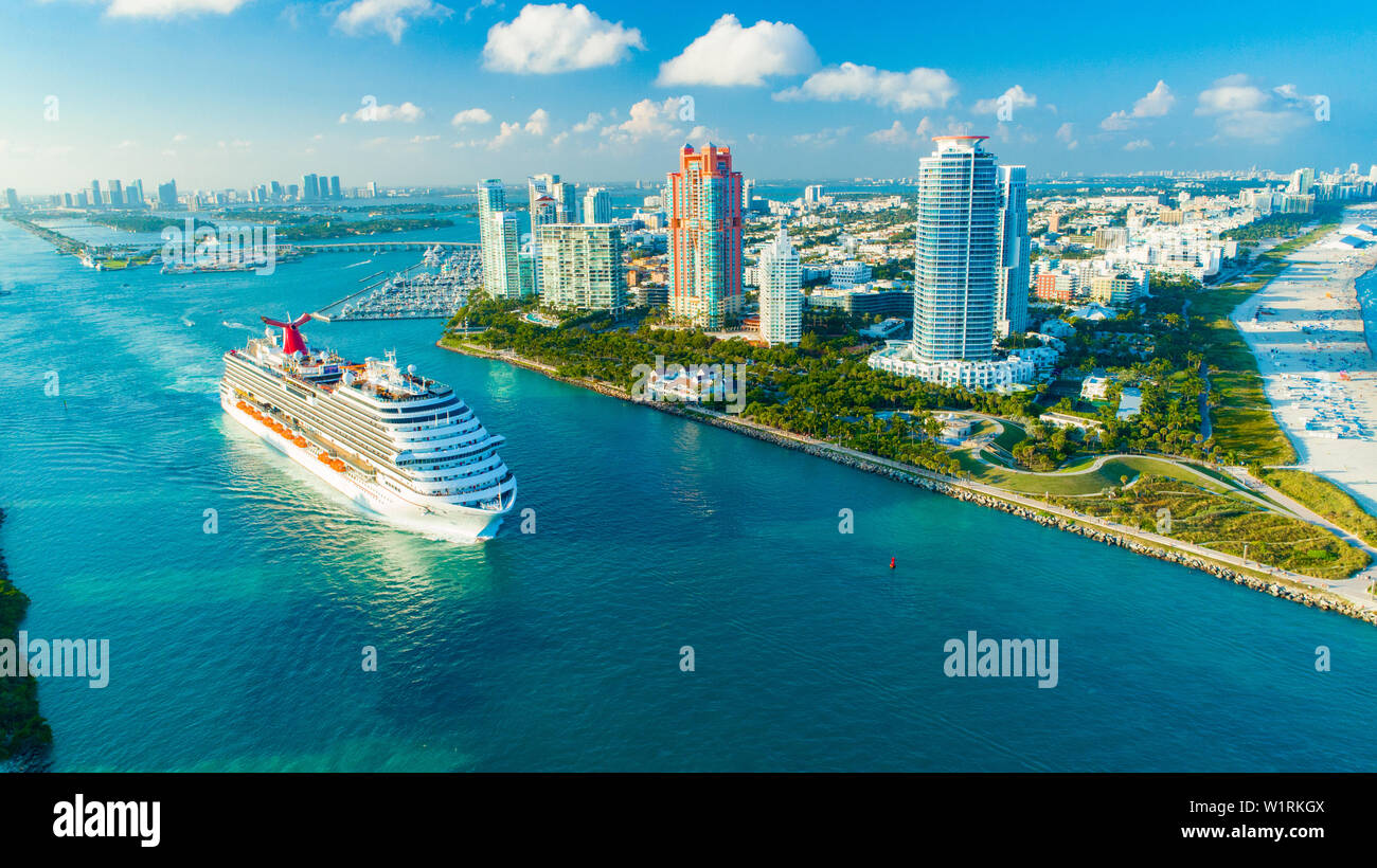 Cruise ship (Carnival Magic) entrance to Atlantic Ocean, from Miami ...