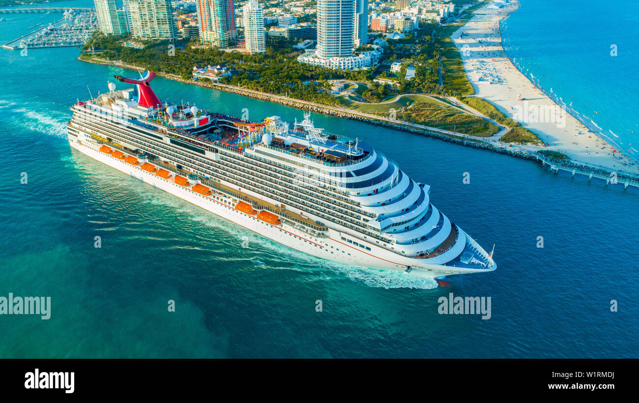 Cruise ship (Carnival Magic) entrance to Atlantic Ocean, from Miami ...