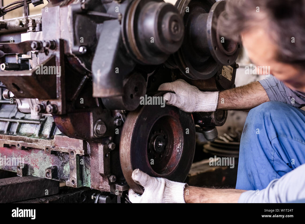 Mechanic opened the locking valve mechanism. Disassemble engine block ...