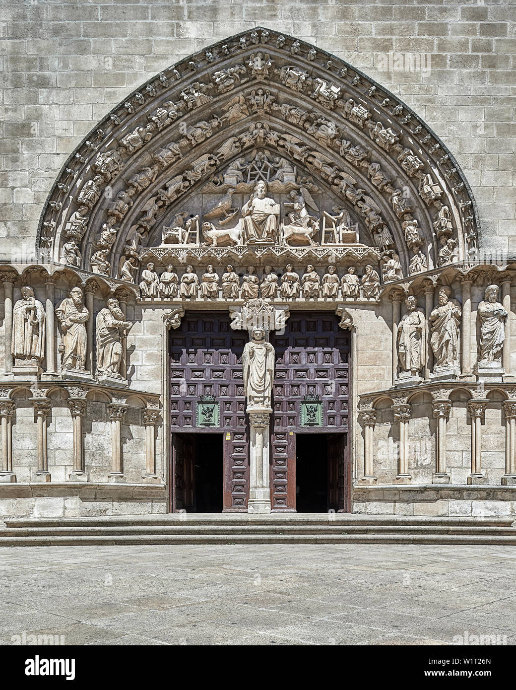 Cover lintel architecture hi-res stock photography and images - Alamy