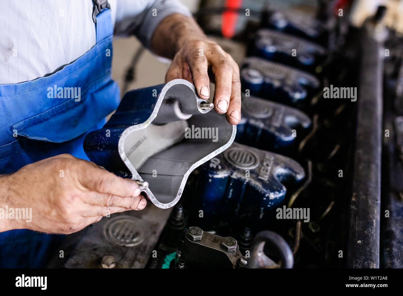 Mechanic opened the locking valve mechanism. Disassemble engine block ...