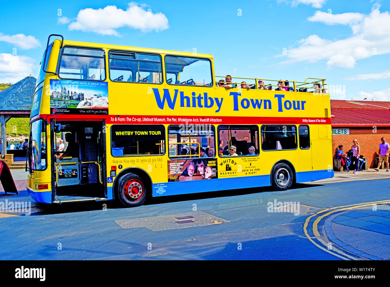 Bus yorkshire hi-res stock photography and images - Alamy