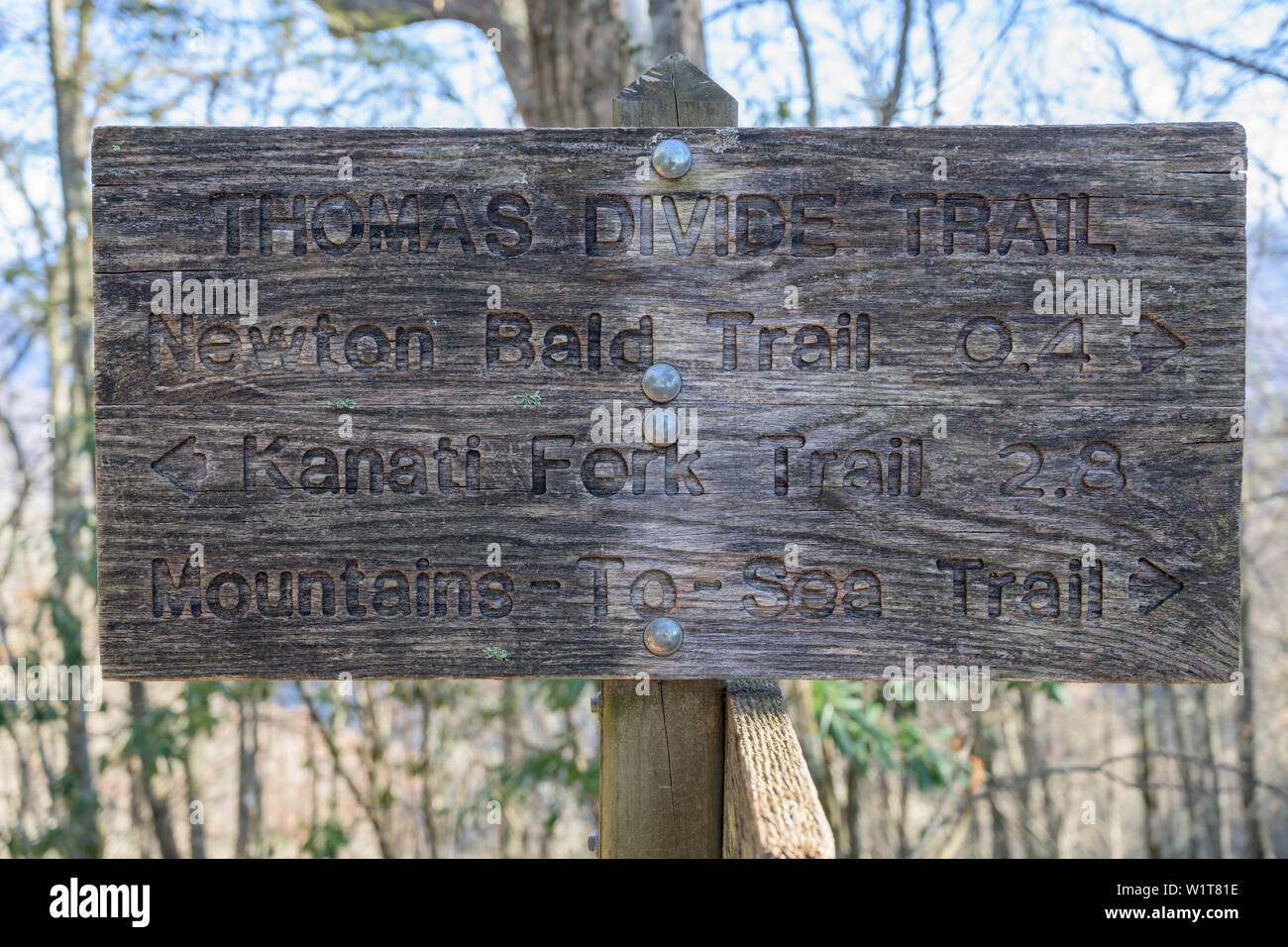Thomas Divide Trail sign in Smoky mountains Stock Photo - Alamy