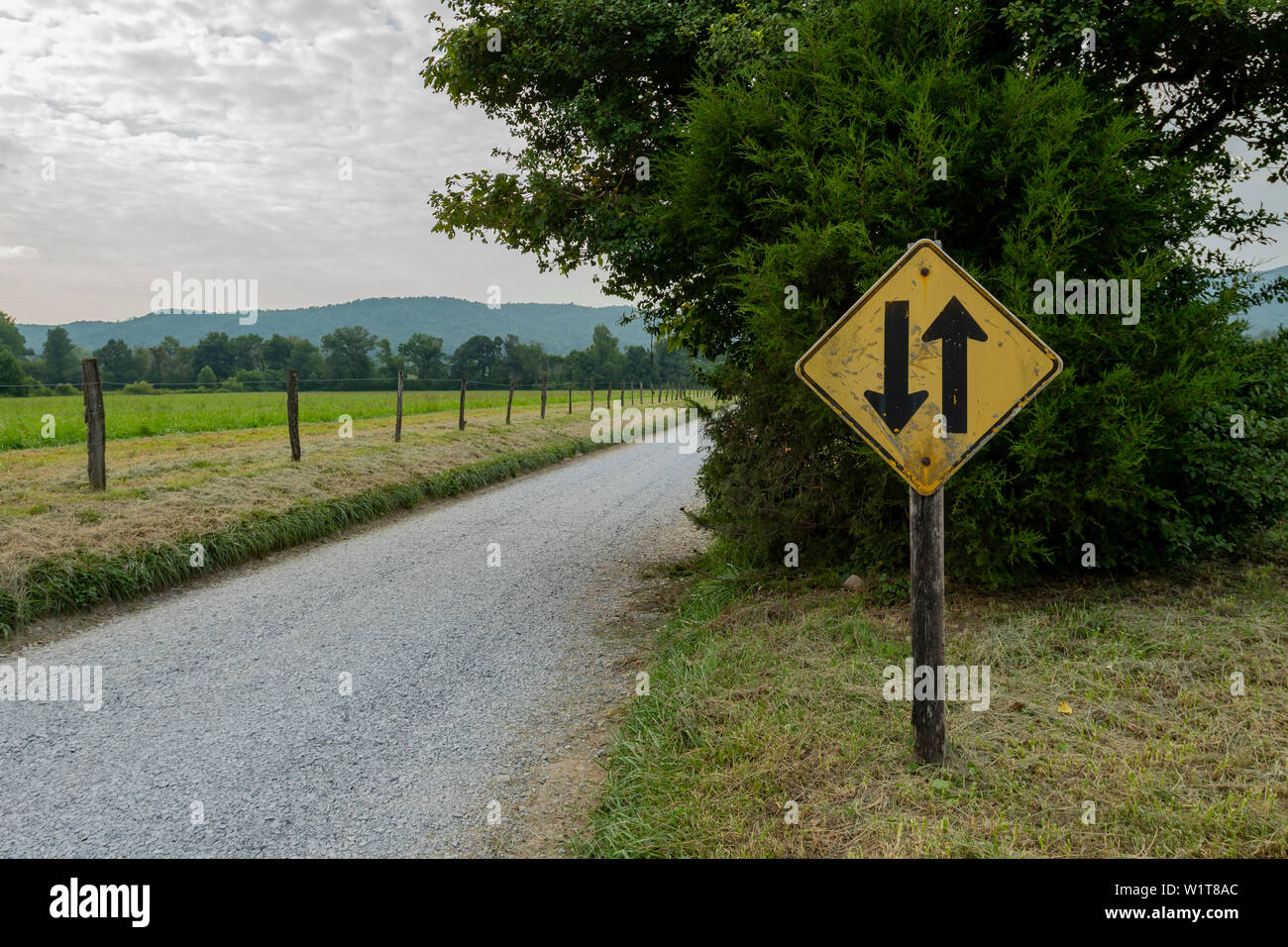 Sign smoky mountain road hi-res stock photography and images - Alamy