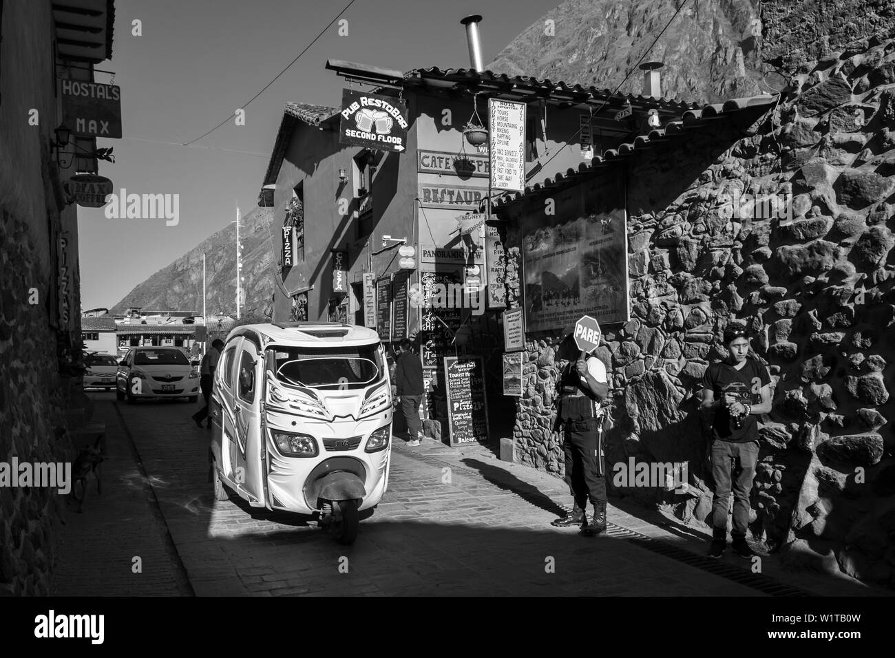 Perù, Ollantaytambo, daily life Stock Photo - Alamy