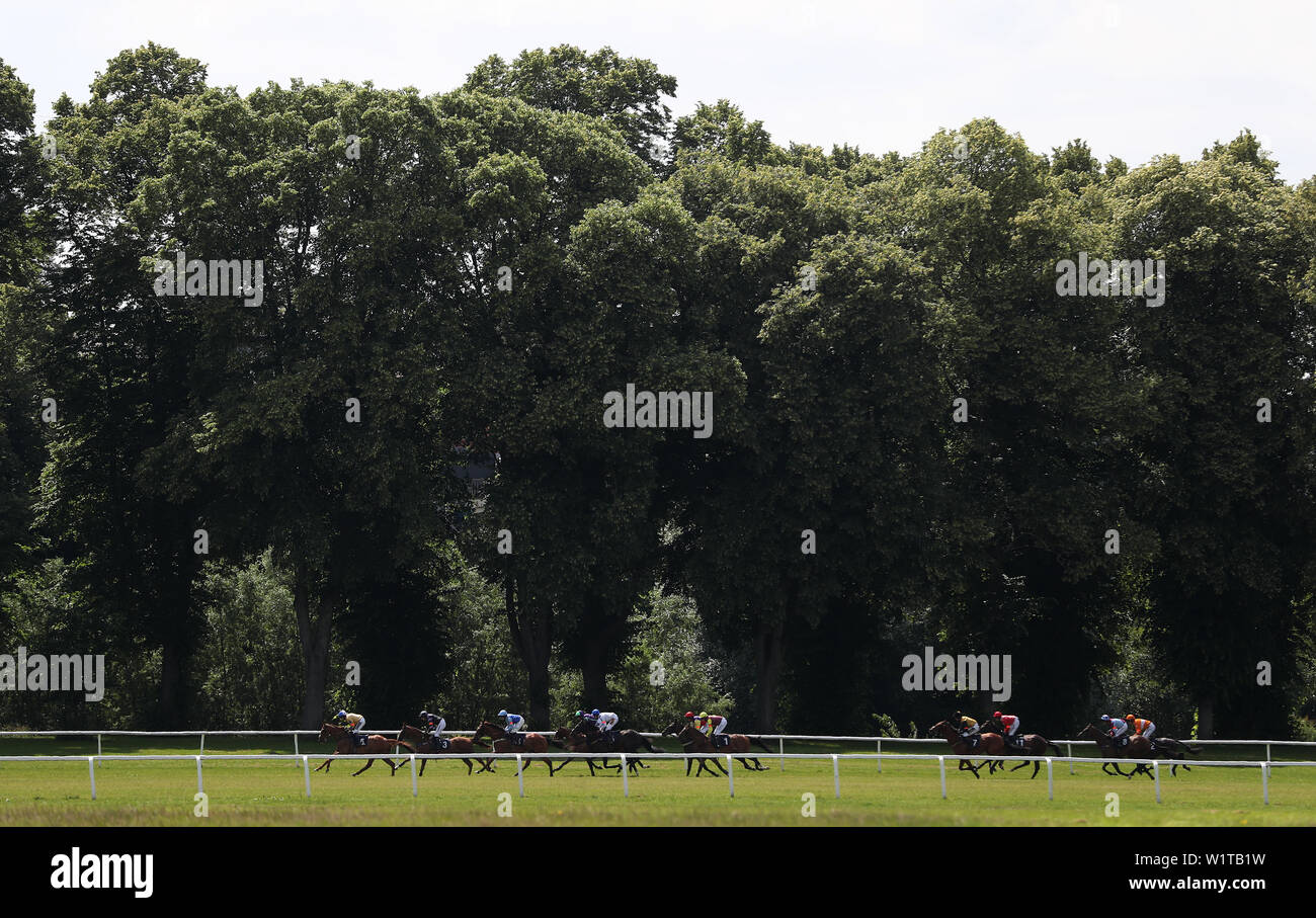 The field in the Racing Welfare Racing Staff Week Handicap Chase at ...