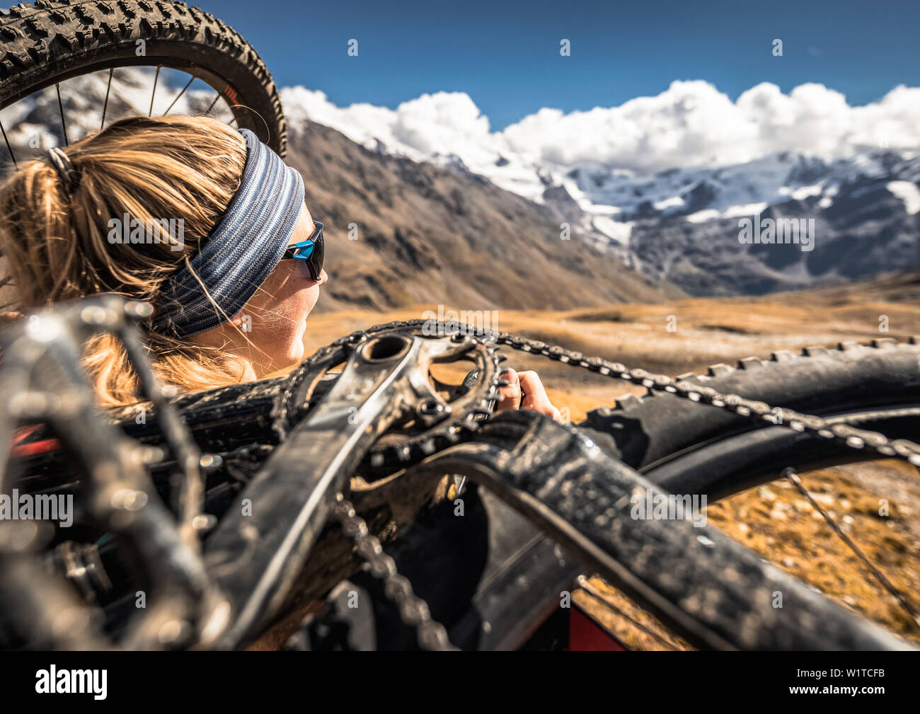 20 year old woman blonde hi-res stock photography and images - Alamy