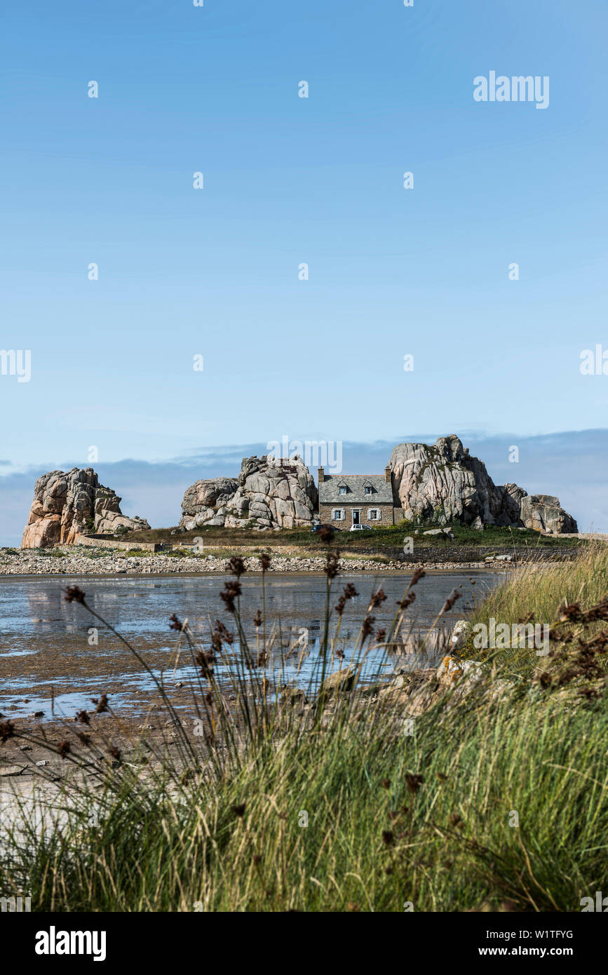House between rocks, Castel Meur, La Gouffre, Plougrescant, Côte de ...