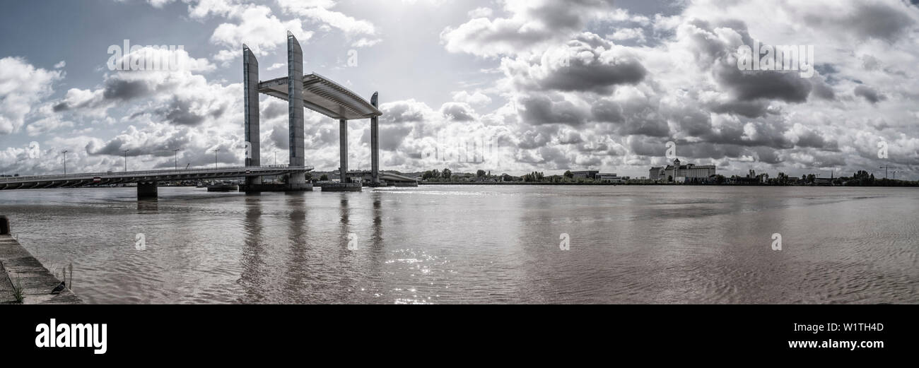 Pont Jacques Chaban Delmas, highest lift bridge in europe, Bordeaux ...