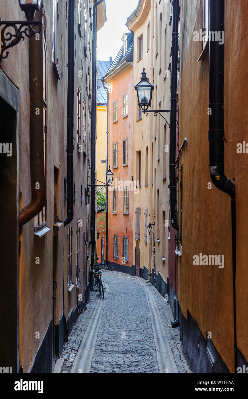 Alley in the old town Gamla Stan, Stockholm, Sweden Stock Photo - Alamy