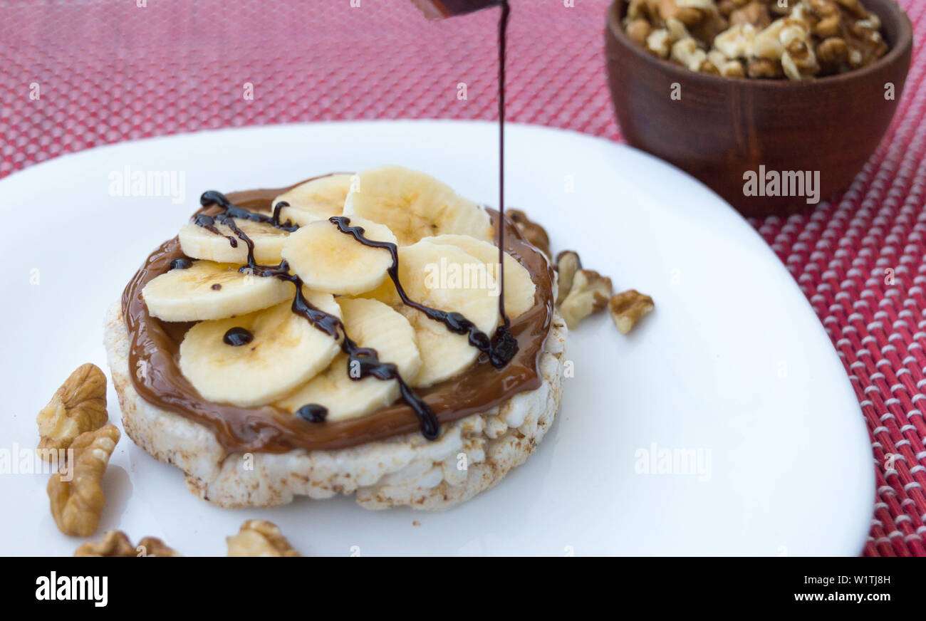 Spectacular rice cookies with dulce de leche, nuts, liquid chocolate ...