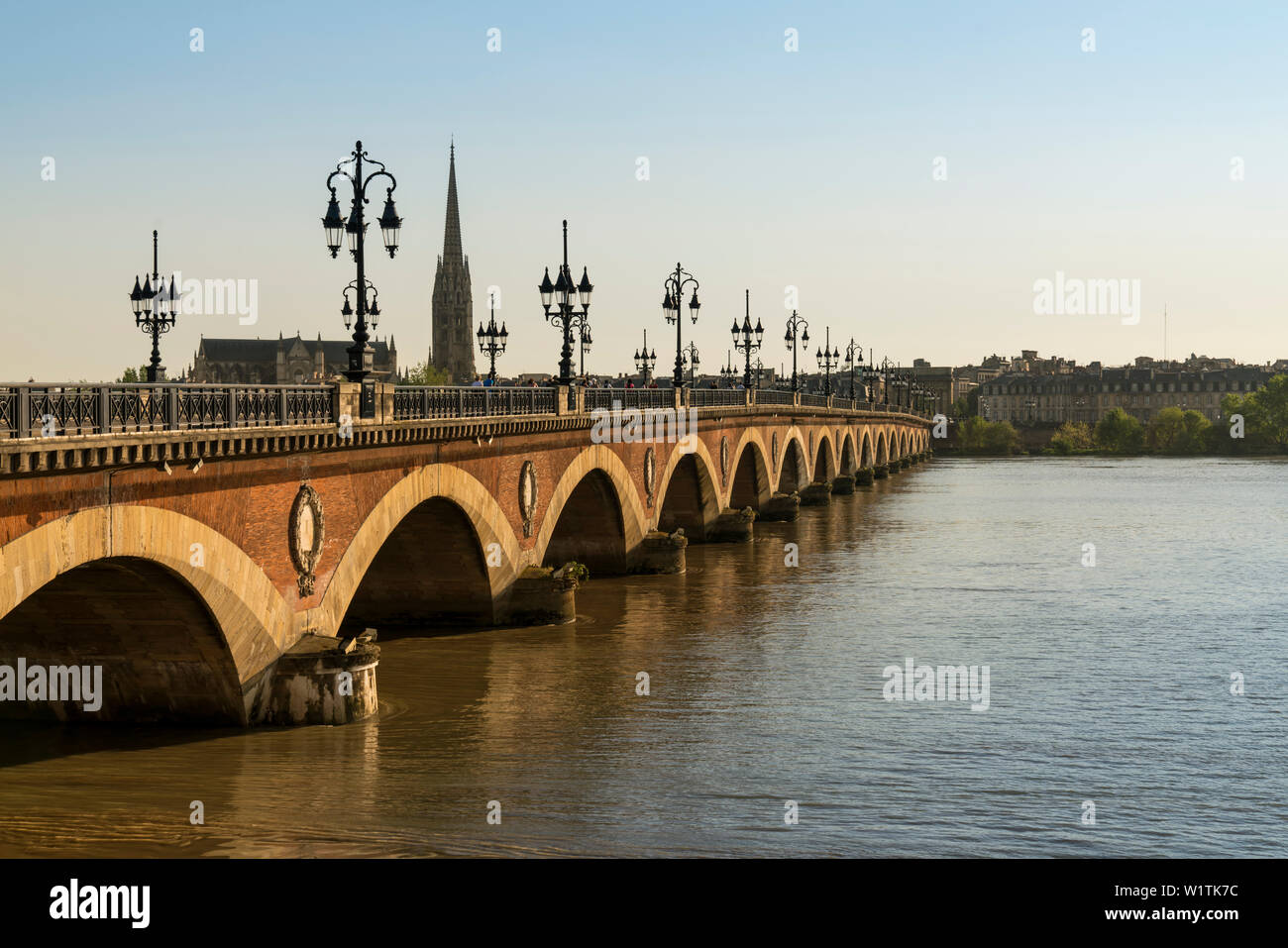 Pont de Pierre bridge across Garonne river Stock Photo - Alamy